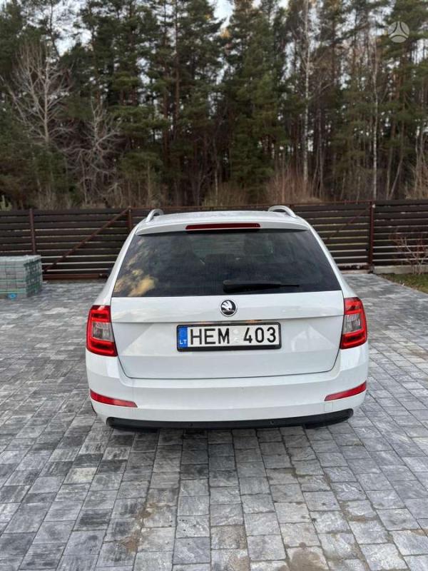 White Skoda Octavia 2014 in Palanga, with an engine capacity of 1.60 L and mileage of 302 thousand km for 5800 €, photo 2 on AUTOMOTO.COM.LV