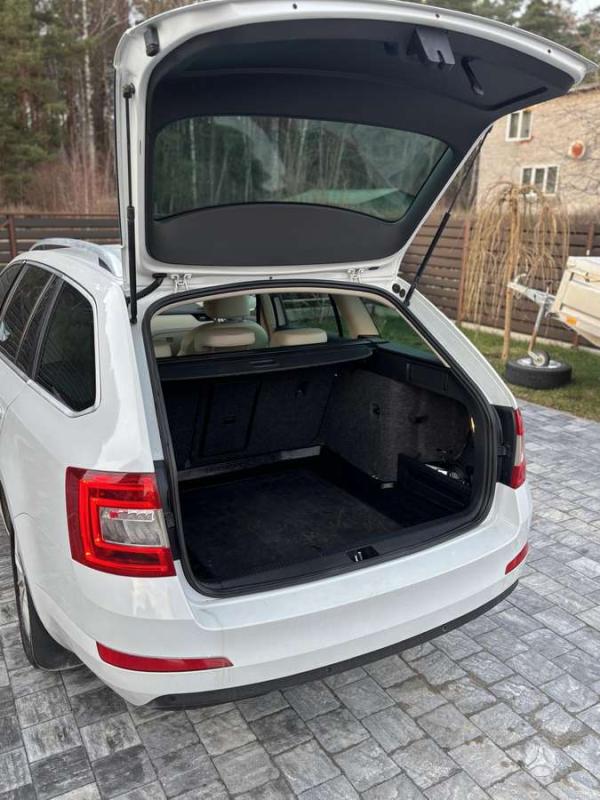White Skoda Octavia 2014 in Palanga, with an engine capacity of 1.60 L and mileage of 302 thousand km for 5800 €, photo 3 on AUTOMOTO.COM.LV
