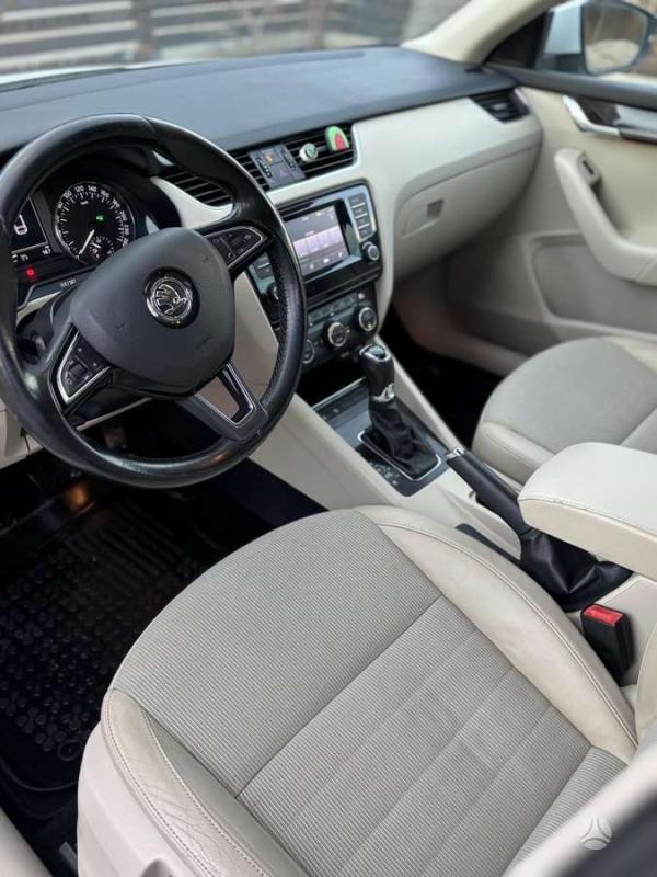 White Skoda Octavia 2014 in Palanga, with an engine capacity of 1.60 L and mileage of 302 thousand km for 5800 €, photo 4 on AUTOMOTO.COM.LV