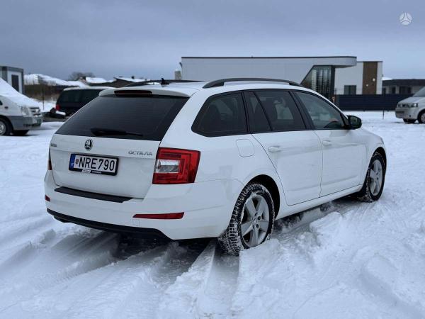 White Skoda Octavia 2014 in Siauliai, with an engine capacity of 1.60 L and mileage of 227 thousand km for 6700 €, photo 4 on AUTOMOTO.COM.LV