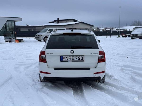 White Skoda Octavia 2014 in Siauliai, with an engine capacity of 1.60 L and mileage of 227 thousand km for 6700 €, photo 5 on AUTOMOTO.COM.LV