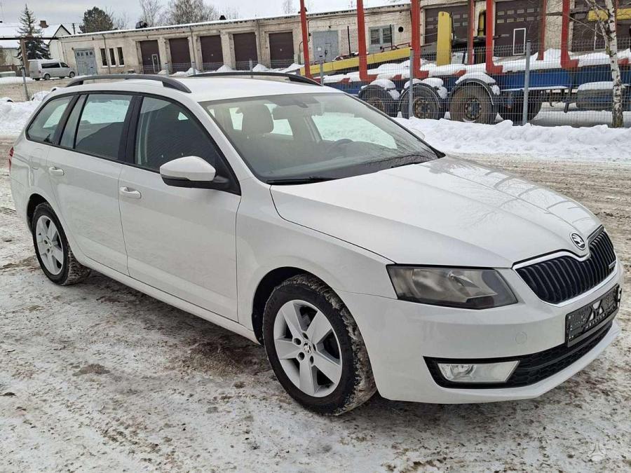 White Skoda Octavia 2014 in Ukmerge, with an engine capacity of 1.60 L and mileage of 279 thousand km for 4950 €, photo 2 on AUTOMOTO.COM.LV