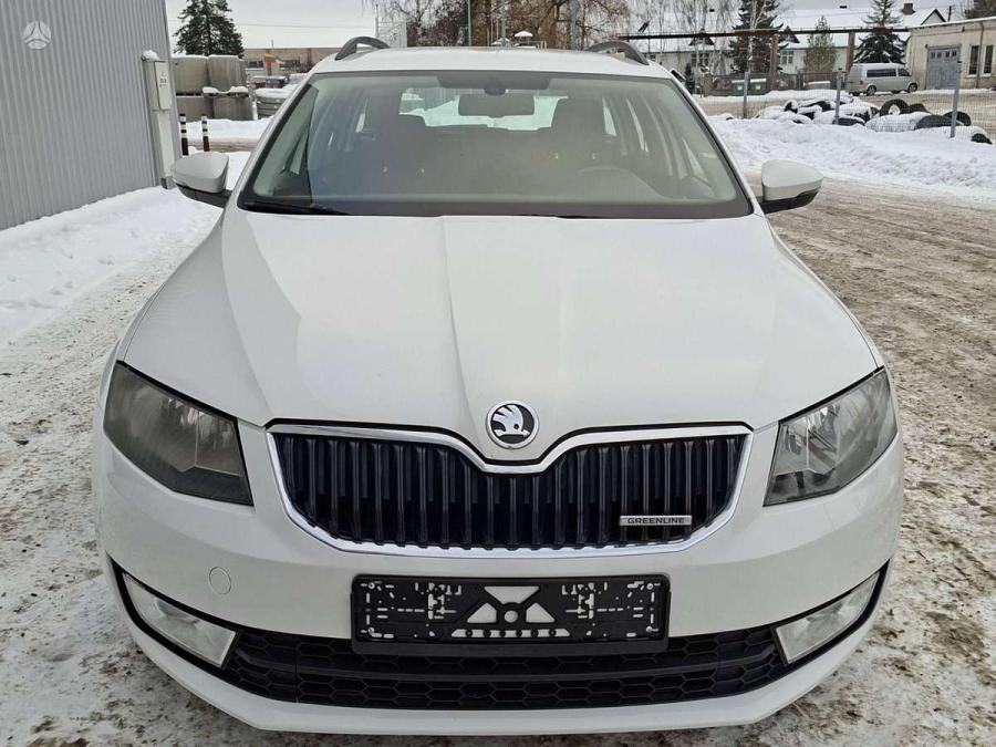 White Skoda Octavia 2014 in Ukmerge, with an engine capacity of 1.60 L and mileage of 279 thousand km for 4950 €, photo 5 on AUTOMOTO.COM.LV