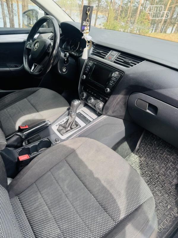 White Skoda Octavia 2014 in Gargzdai, with an engine capacity of 1.60 L and mileage of 395 thousand km for 4800 €, photo 7 on AUTOMOTO.COM.LV