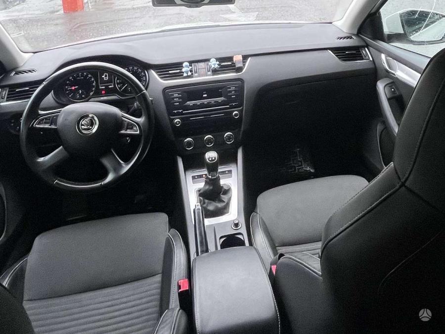 White Skoda Octavia 2014 in Vilnius, with an engine capacity of 1.60 L and mileage of 177 thousand km for 4000 €, photo 7 on AUTOMOTO.COM.LV