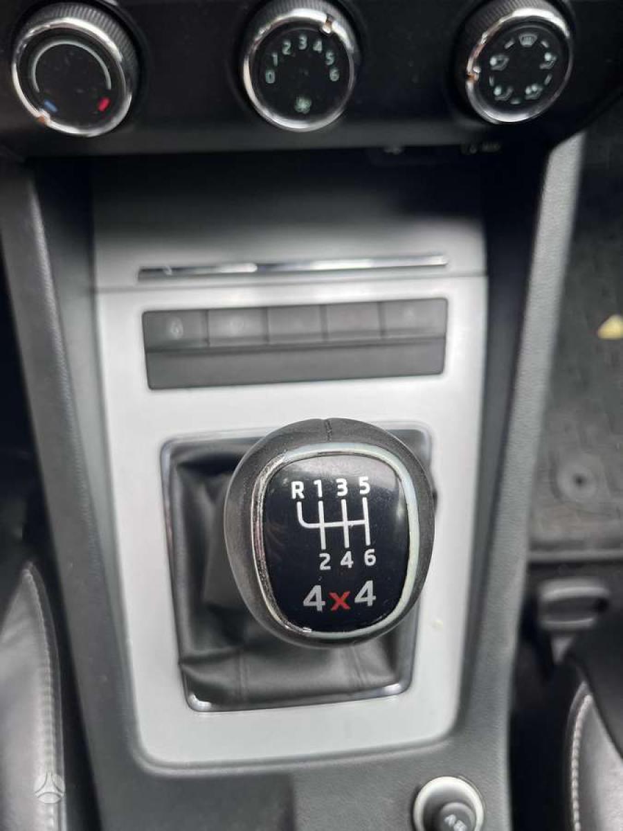 White Skoda Octavia 2014 in Vilnius, with an engine capacity of 1.60 L and mileage of 177 thousand km for 4000 €, photo 8 on AUTOMOTO.COM.LV