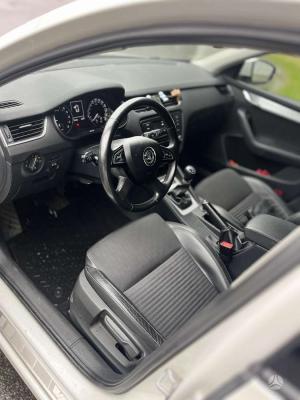White Skoda Octavia 2014 in Vilnius, with an engine capacity of 1.60 L and mileage of 177 thousand km for 4000 €, photo 9 on AUTOMOTO.COM.LV