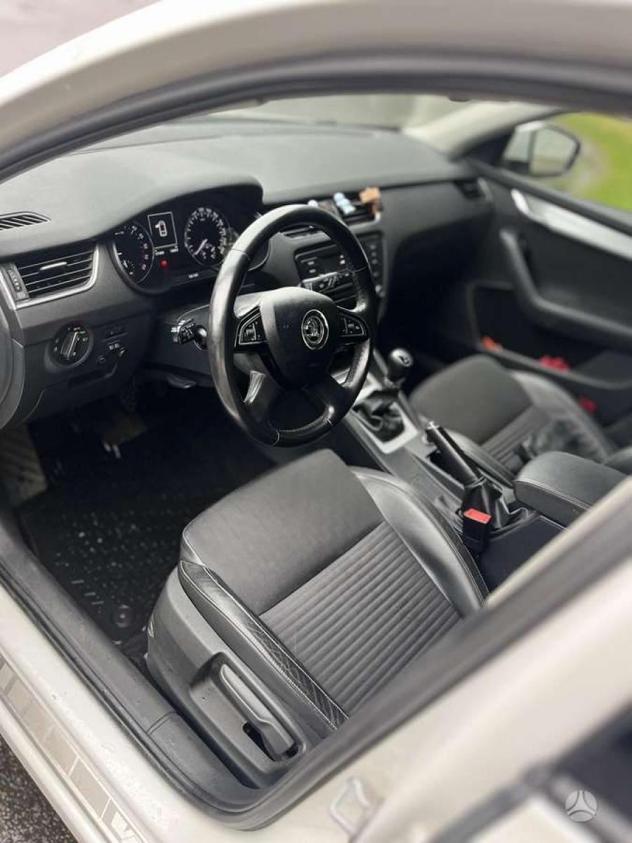 White Skoda Octavia 2014 in Vilnius, with an engine capacity of 1.60 L and mileage of 177 thousand km for 4000 €, photo 9 on AUTOMOTO.COM.LV