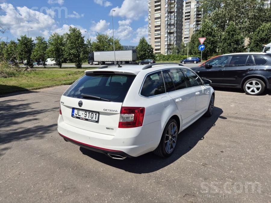 White Skoda Octavia 2014 in Riga, with an engine capacity of 2.00 L and mileage of 231 thousand km for 9990 €, photo 7 on AUTOMOTO.COM.LV