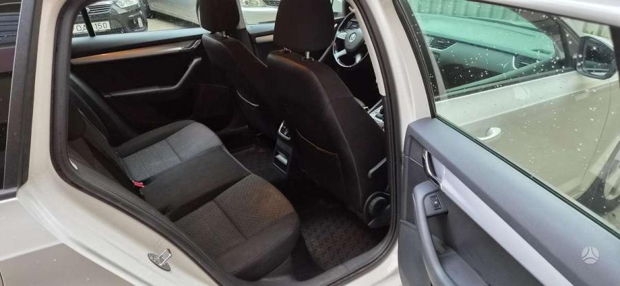 Balts Skoda Octavia 2014 Viļņa, ar dzinēja tilpumu 1.60 L un nobraukumu 388 tūkst. km par 4500 €, foto 12 vietnē AUTOMOTO.COM.LV