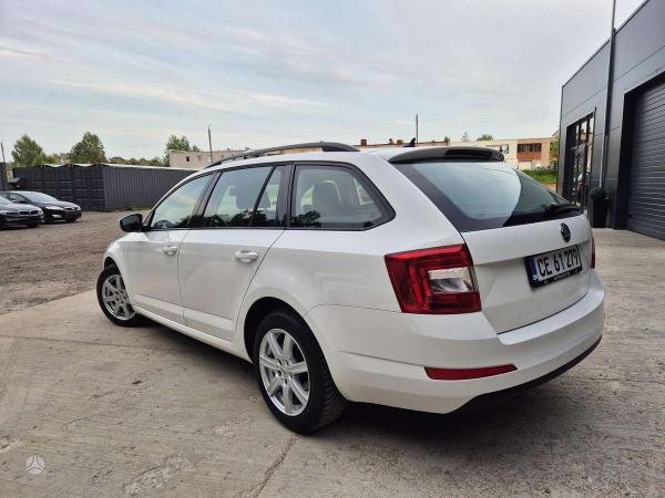 Balts Skoda Octavia 2014 Utena, ar dzinēja tilpumu 1.60 L un nobraukumu 279 tūkst. km par 4990 €, foto 4 vietnē AUTOMOTO.COM.LV