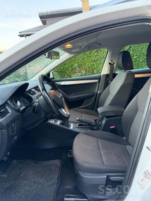 White Skoda Octavia 2014 in Riga, with an engine capacity of 2.00 L and mileage of 223 thousand km for 6500 €, photo 10 on AUTOMOTO.COM.LV