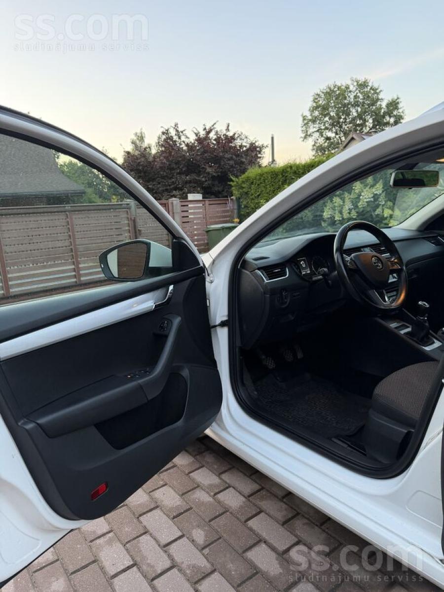 White Skoda Octavia 2014 in Riga, with an engine capacity of 2.00 L and mileage of 223 thousand km for 6500 €, photo 11 on AUTOMOTO.COM.LV