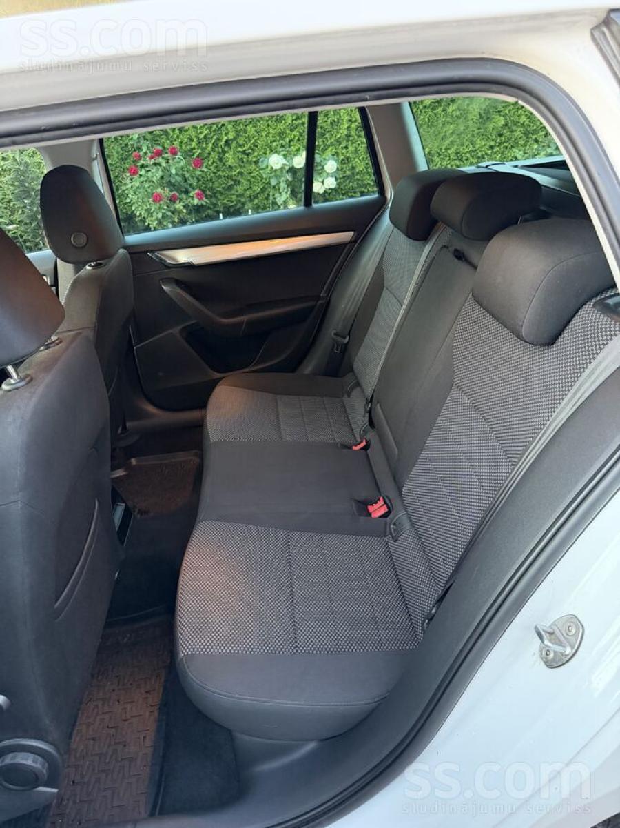 White Skoda Octavia 2014 in Riga, with an engine capacity of 2.00 L and mileage of 223 thousand km for 6500 €, photo 12 on AUTOMOTO.COM.LV
