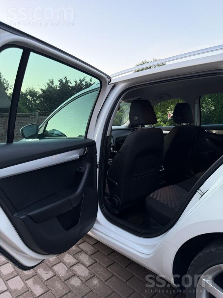 White Skoda Octavia 2014 in Riga, with an engine capacity of 2.00 L and mileage of 223 thousand km for 6500 €, photo 13 on AUTOMOTO.COM.LV