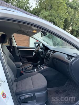 White Skoda Octavia 2014 in Riga, with an engine capacity of 2.00 L and mileage of 223 thousand km for 6500 €, photo 16 on AUTOMOTO.COM.LV