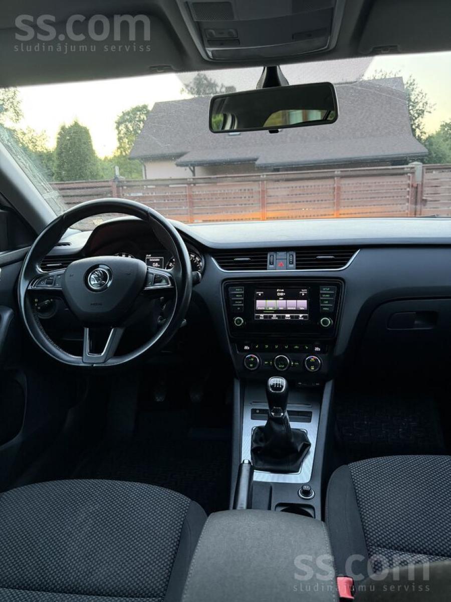 White Skoda Octavia 2014 in Riga, with an engine capacity of 2.00 L and mileage of 223 thousand km for 6500 €, photo 18 on AUTOMOTO.COM.LV
