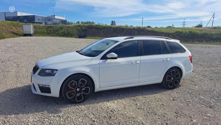 White Skoda Octavia 2014 in Vilnius, with an engine capacity of 1.97 L and mileage of 366 thousand km for 7000 €, photo 1 on AUTOMOTO.COM.LV