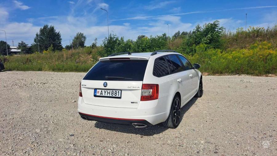 White Skoda Octavia 2014 in Vilnius, with an engine capacity of 1.97 L and mileage of 366 thousand km for 7000 €, photo 5 on AUTOMOTO.COM.LV