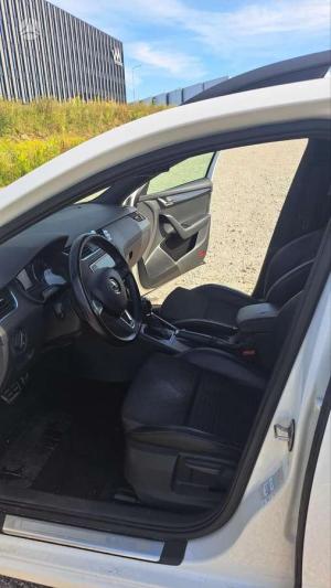 White Skoda Octavia 2014 in Vilnius, with an engine capacity of 1.97 L and mileage of 366 thousand km for 7000 €, photo 7 on AUTOMOTO.COM.LV