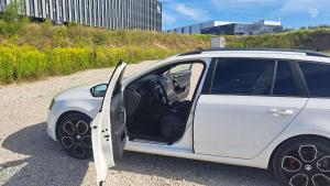 White Skoda Octavia 2014 in Vilnius, with an engine capacity of 1.97 L and mileage of 366 thousand km for 7000 €, photo 10 on AUTOMOTO.COM.LV