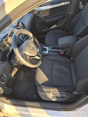 White Skoda Octavia 2014 in Klaipeda, with an engine capacity of 1.60 L and mileage of 390 thousand km for 4800 €, photo 6 on AUTOMOTO.COM.LV