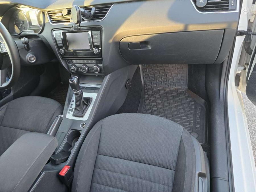 White Skoda Octavia 2014 in Klaipeda, with an engine capacity of 1.60 L and mileage of 390 thousand km for 4800 €, photo 8 on AUTOMOTO.COM.LV