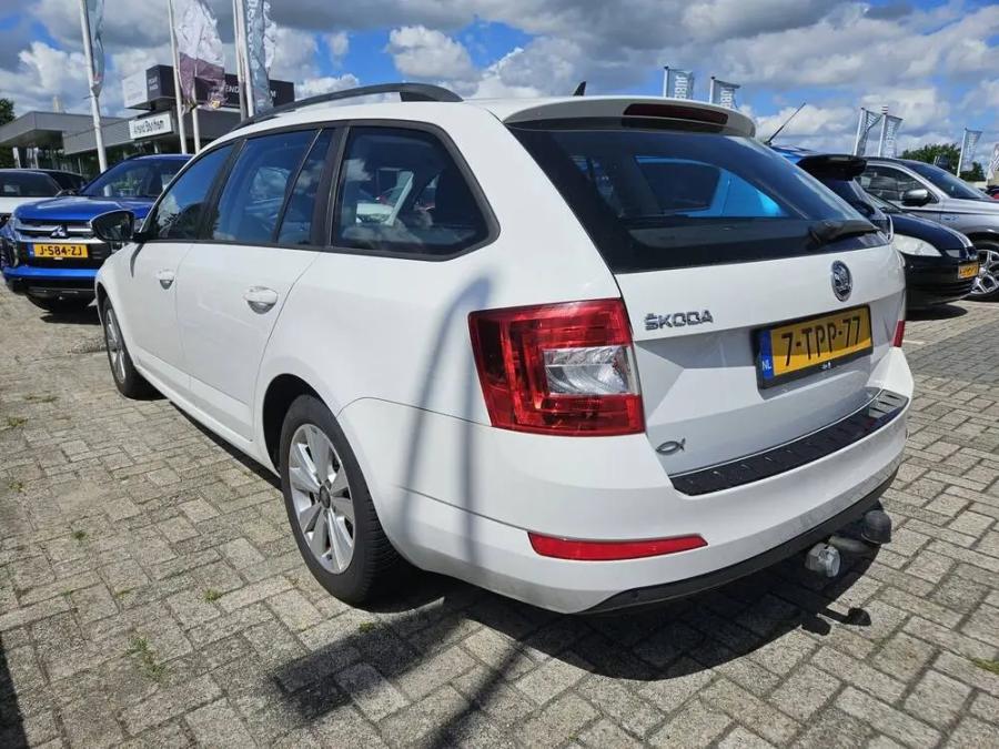 Balts Skoda Octavia 2014 Jūrmala, ar dzinēja tilpumu 1.60 L un nobraukumu 286 tūkst. km par 6850 €, foto 3 vietnē AUTOMOTO.COM.LV