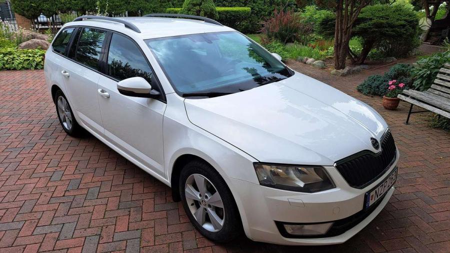 White Skoda Octavia 2014 in Vilnius, with an engine capacity of 1.60 L and mileage of 388 thousand km for 4200 €, photo 1 on AUTOMOTO.COM.LV