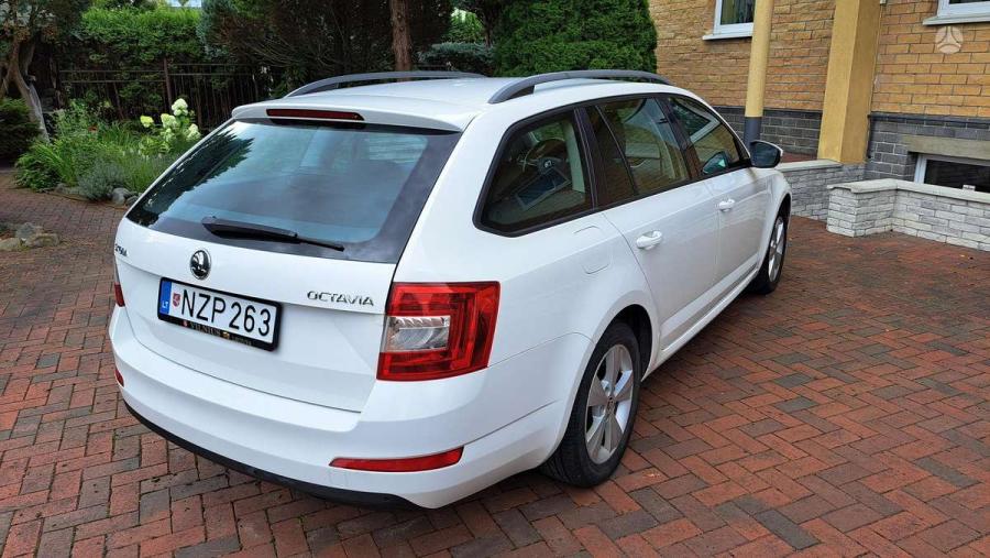 White Skoda Octavia 2014 in Vilnius, with an engine capacity of 1.60 L and mileage of 388 thousand km for 4200 €, photo 4 on AUTOMOTO.COM.LV
