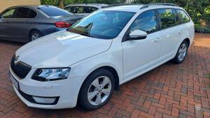 White Skoda Octavia 2014 in Vilnius, with an engine capacity of 1.60 L and mileage of 388 thousand km for 4200 €, photo 10 on AUTOMOTO.COM.LV