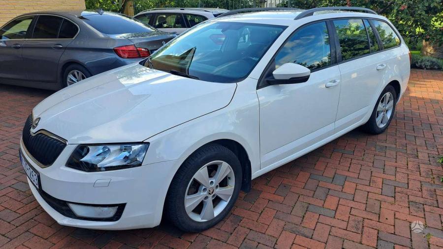 White Skoda Octavia 2014 in Vilnius, with an engine capacity of 1.60 L and mileage of 388 thousand km for 4200 €, photo 10 on AUTOMOTO.COM.LV