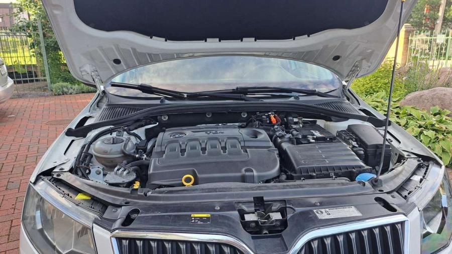 White Skoda Octavia 2014 in Vilnius, with an engine capacity of 1.60 L and mileage of 388 thousand km for 4200 €, photo 13 on AUTOMOTO.COM.LV
