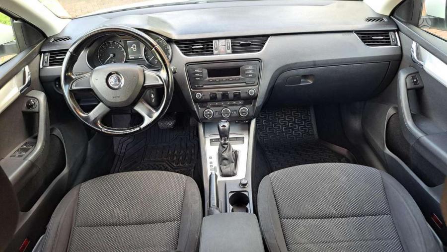 White Skoda Octavia 2014 in Vilnius, with an engine capacity of 1.60 L and mileage of 388 thousand km for 4200 €, photo 16 on AUTOMOTO.COM.LV