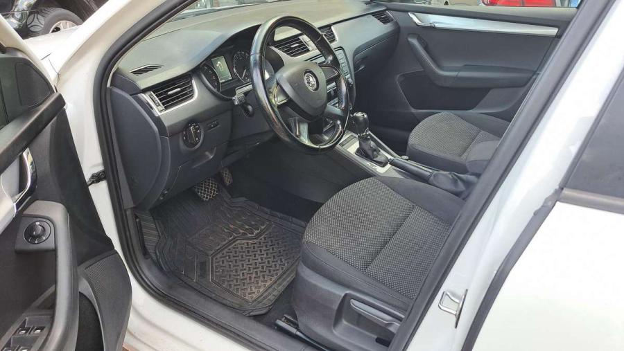 White Skoda Octavia 2014 in Vilnius, with an engine capacity of 1.60 L and mileage of 388 thousand km for 4200 €, photo 18 on AUTOMOTO.COM.LV