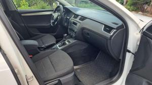 White Skoda Octavia 2014 in Vilnius, with an engine capacity of 1.60 L and mileage of 388 thousand km for 4200 €, photo 19 on AUTOMOTO.COM.LV
