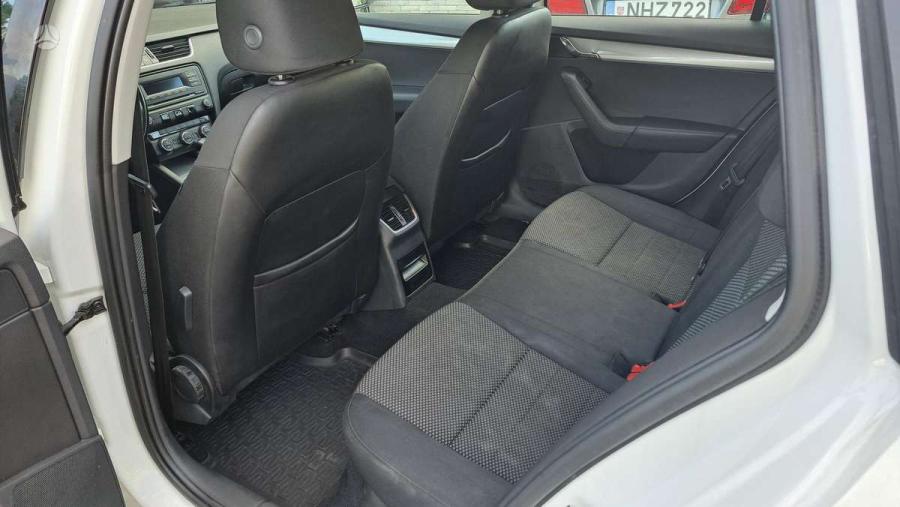 White Skoda Octavia 2014 in Vilnius, with an engine capacity of 1.60 L and mileage of 388 thousand km for 4200 €, photo 20 on AUTOMOTO.COM.LV