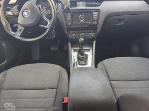 White Skoda Octavia 2014 in Jurbarkas, with an engine capacity of 2.00 L and mileage of 250 thousand km for 5800 €, photo 12 on AUTOMOTO.COM.LV
