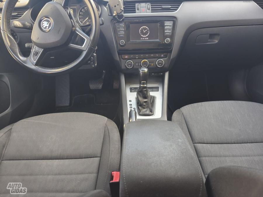 White Skoda Octavia 2014 in Jurbarkas, with an engine capacity of 2.00 L and mileage of 250 thousand km for 5800 €, photo 12 on AUTOMOTO.COM.LV