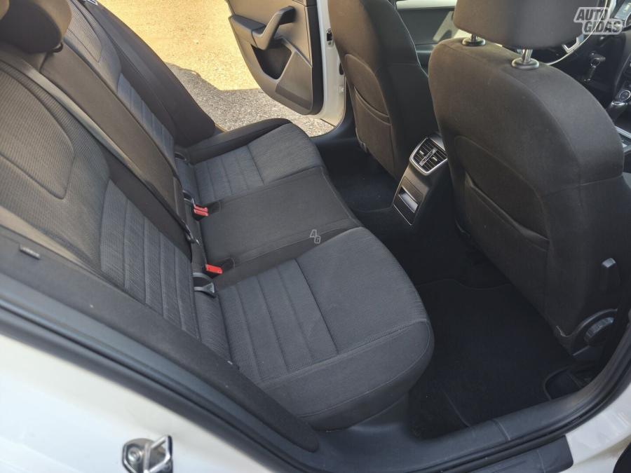 White Skoda Octavia 2014 in Jurbarkas, with an engine capacity of 2.00 L and mileage of 250 thousand km for 5800 €, photo 13 on AUTOMOTO.COM.LV