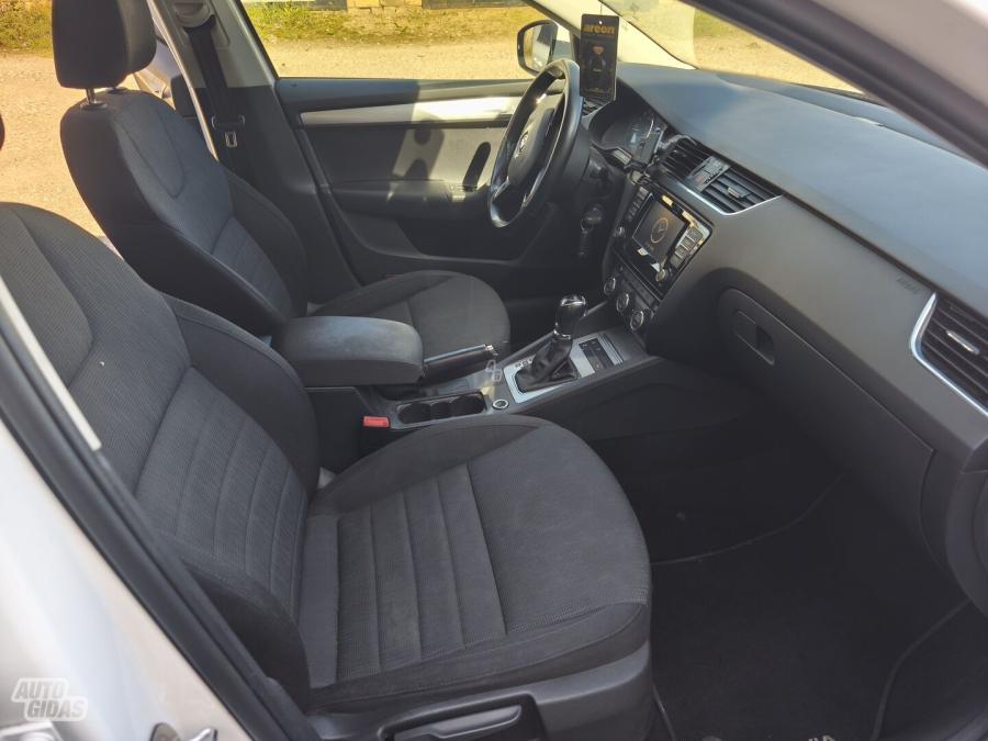 White Skoda Octavia 2014 in Jurbarkas, with an engine capacity of 2.00 L and mileage of 250 thousand km for 5800 €, photo 14 on AUTOMOTO.COM.LV