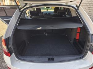 White Skoda Octavia 2014 in Jurbarkas, with an engine capacity of 2.00 L and mileage of 250 thousand km for 5800 €, photo 15 on AUTOMOTO.COM.LV