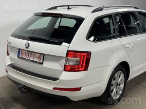 White Skoda Octavia 2014 in Jurmala, with an engine capacity of 1.60 L and mileage of 287 thousand km for 6850 €, photo 12 on AUTOMOTO.COM.LV