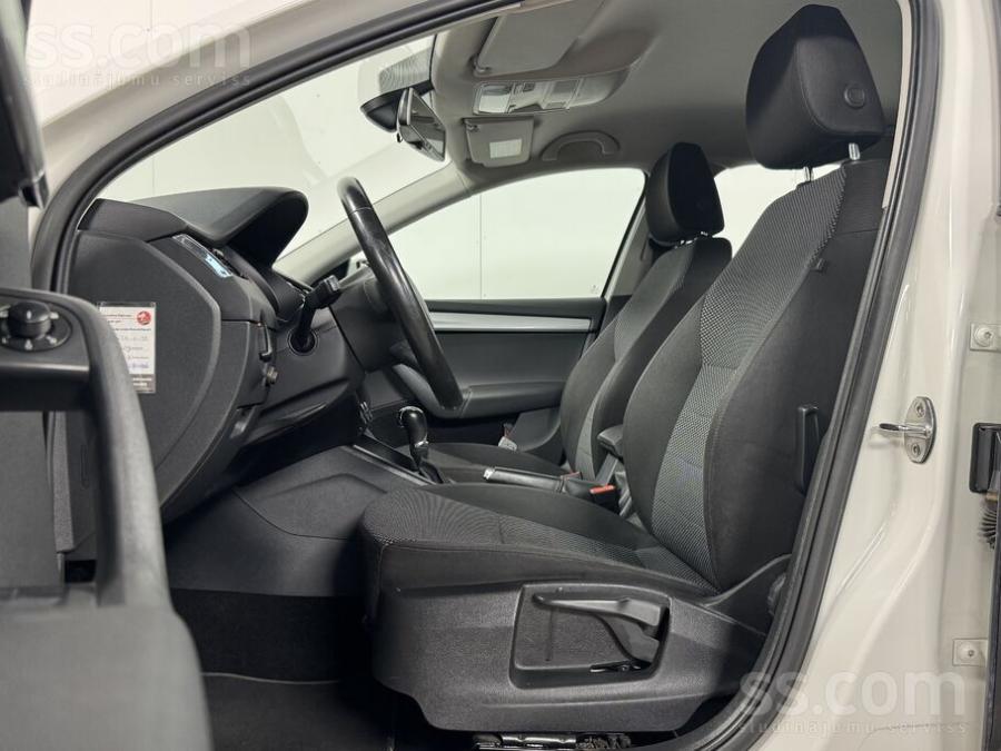 White Skoda Octavia 2014 in Jurmala, with an engine capacity of 1.60 L and mileage of 287 thousand km for 6850 €, photo 17 on AUTOMOTO.COM.LV