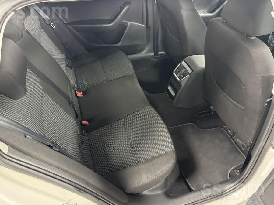 White Skoda Octavia 2014 in Jurmala, with an engine capacity of 1.60 L and mileage of 287 thousand km for 6850 €, photo 22 on AUTOMOTO.COM.LV