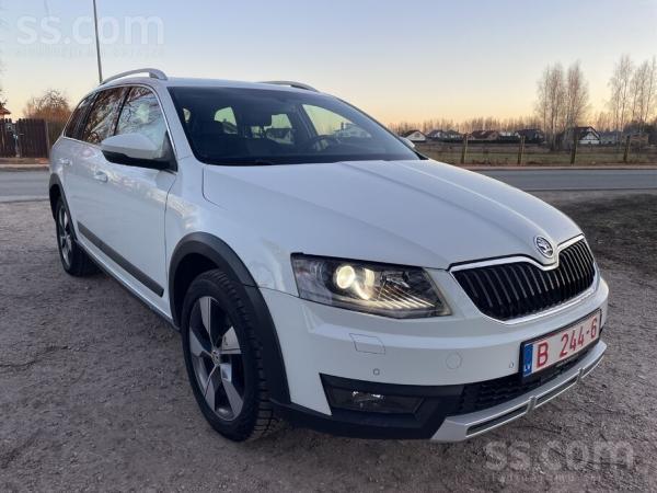 White Skoda Octavia 2015 in Riga, with an engine capacity of 2.00 L and mileage of 257 thousand km for 10890 €, photo 7 on AUTOMOTO.COM.LV