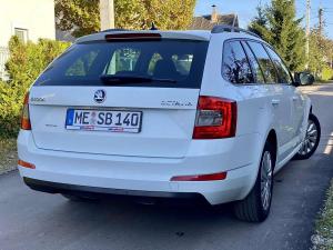 White Skoda Octavia 2015 in Vilnius, with an engine capacity of 1.97 L and mileage of 327 thousand km for 7999 €, photo 4 on AUTOMOTO.COM.LV