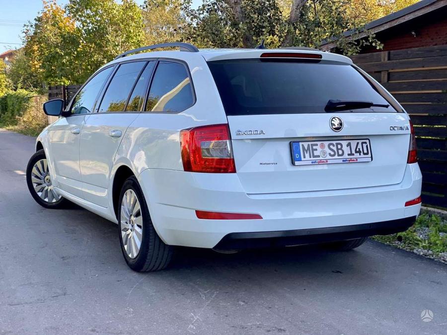 White Skoda Octavia 2015 in Vilnius, with an engine capacity of 1.97 L and mileage of 327 thousand km for 7999 €, photo 5 on AUTOMOTO.COM.LV