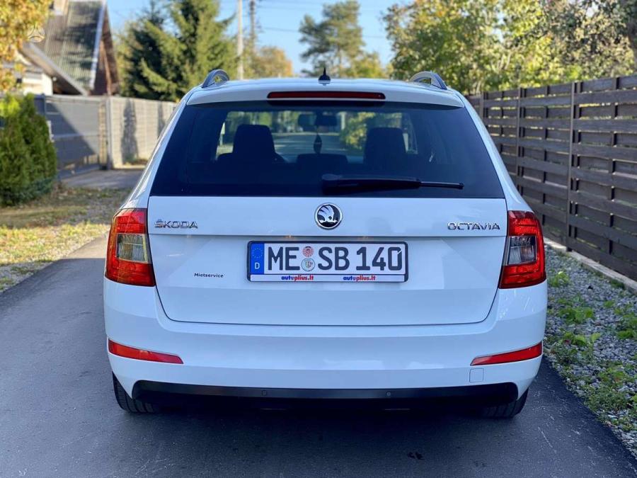 White Skoda Octavia 2015 in Vilnius, with an engine capacity of 1.97 L and mileage of 327 thousand km for 7999 €, photo 6 on AUTOMOTO.COM.LV