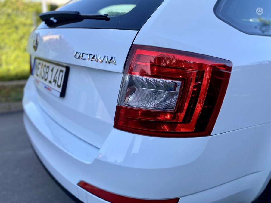 White Skoda Octavia 2015 in Vilnius, with an engine capacity of 1.97 L and mileage of 327 thousand km for 7999 €, photo 8 on AUTOMOTO.COM.LV